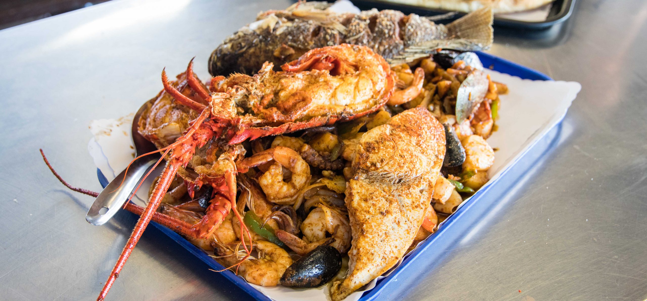 Feast Your Eyes On San Pedro Fish Market's World-Famous Seafood Super ...