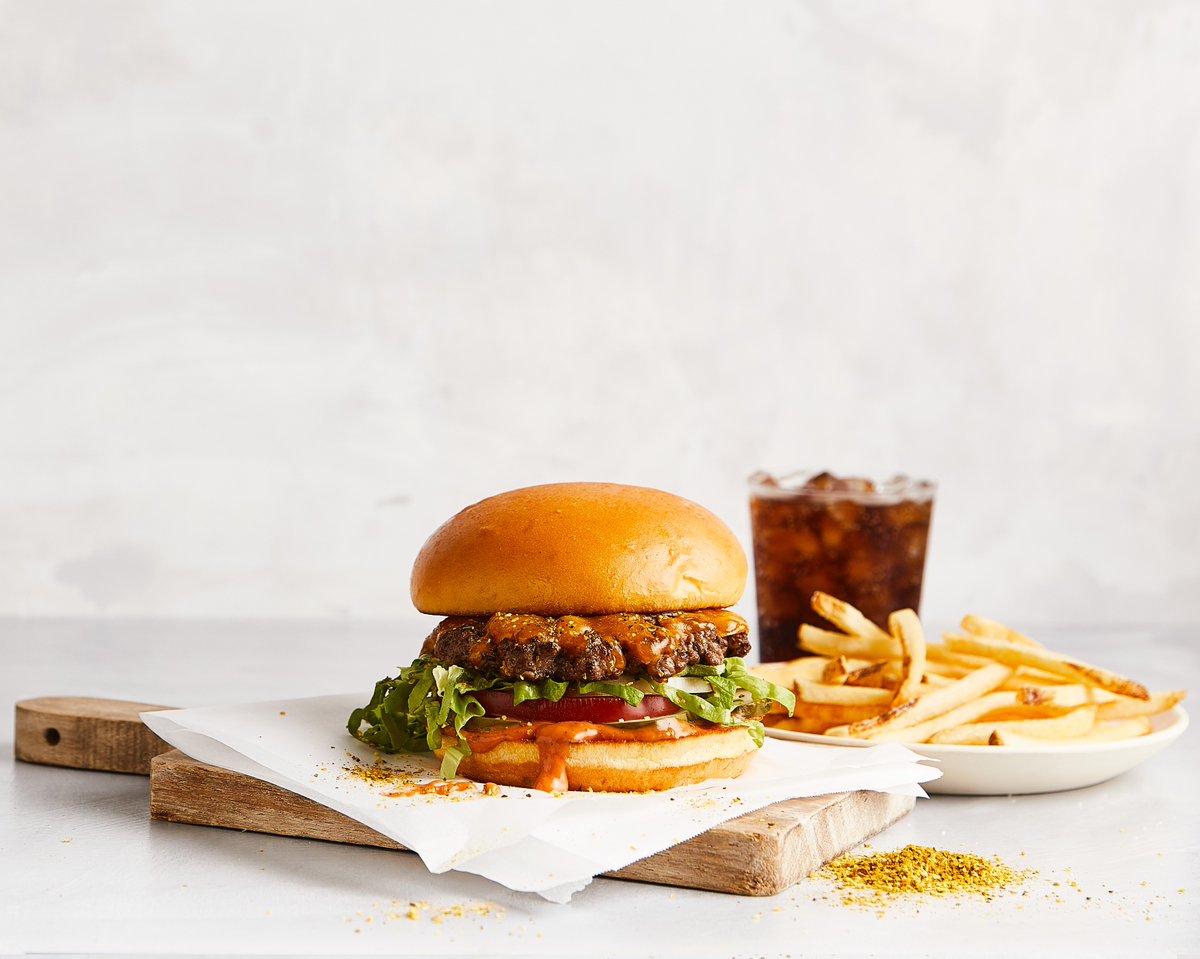 This Robot Custom Builds Burgers From The Ground Up For Just $6