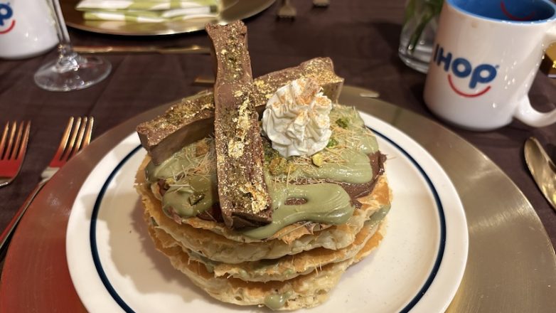 This Bakery Creates Gorgeous, Hilariously Offensive Cakes – Foodbeast