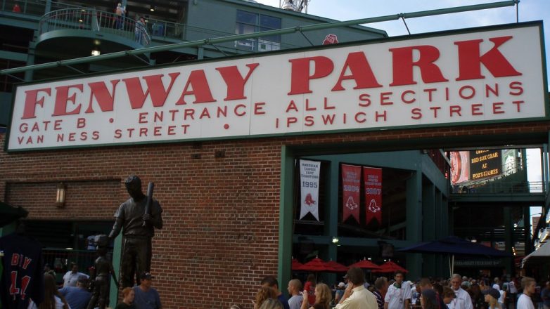 This Bakery Creates Gorgeous, Hilariously Offensive Cakes – Foodbeast